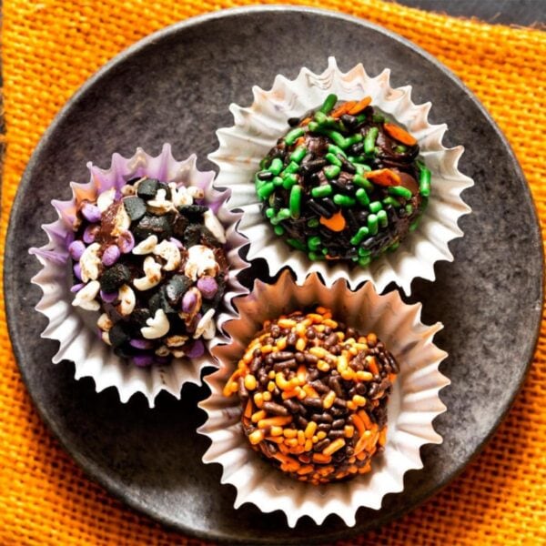 20 Sweet & Spooky Halloween Treats and Desserts | Maple + Mango